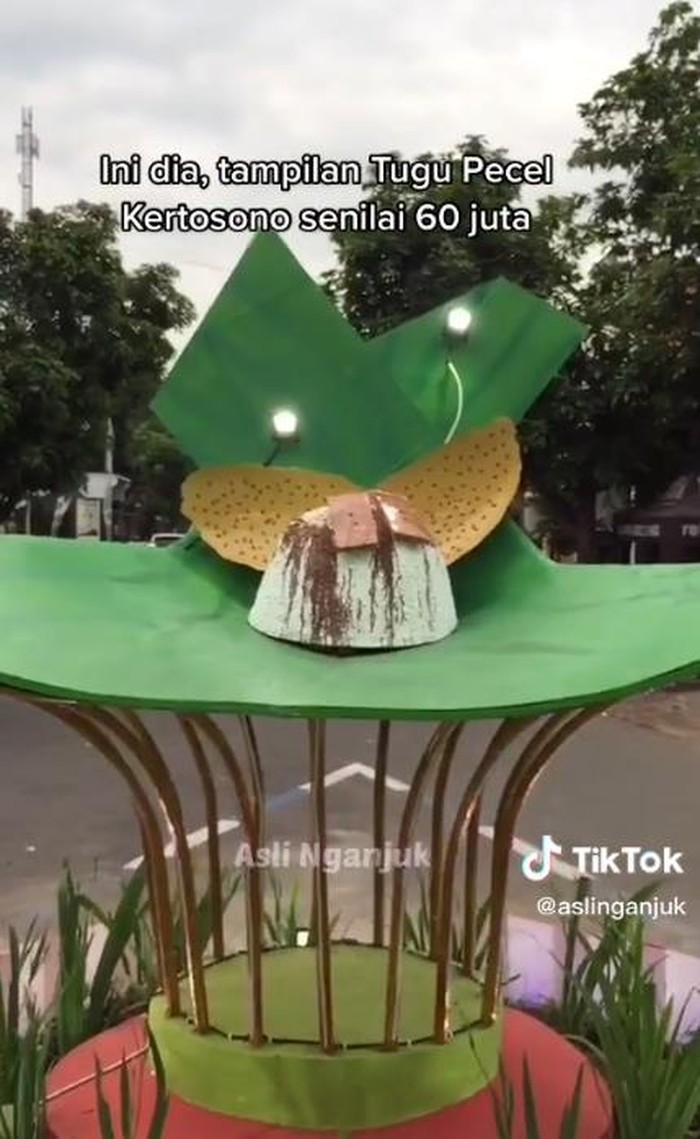 10 Tugu Makanan Unik di Berbagai Daerah, Gerobak Nasgor hingga Petai