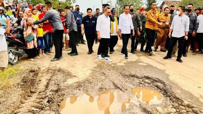 Jalanan Viral di Lampung Tengah: Dulu Kubangan, Beton Mulus Kemudian