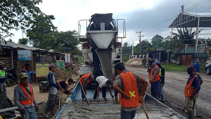 Jalanan Viral di Lampung Tengah: Dulu Kubangan, Beton Mulus Kemudian