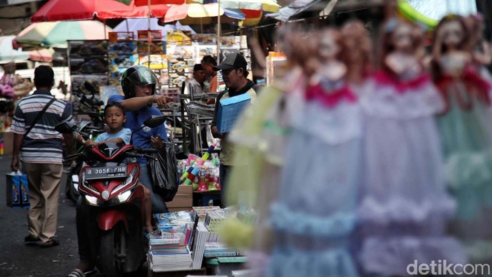 Libur Nataru, Yuk Berburu Mainan Anak di Pasar Asemka