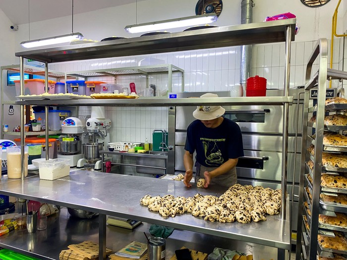 Viral! Roti Macan di Bandung Punya Sourdough Cranberry Cheese Enak