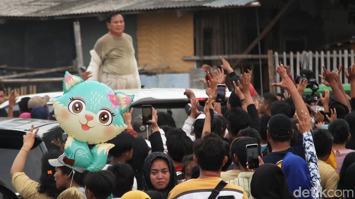 Momen Prabowo Masak Bareng Youtuber Bobon di Cilincing Momen Prabowo Masak Bareng Youtuber Bobon di Cilincing