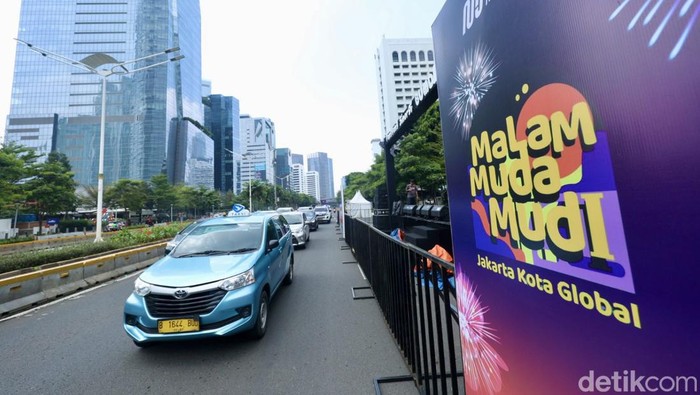 Persiapan Panggung Hiburan Tahun Baru di Sudirman-Thamrin