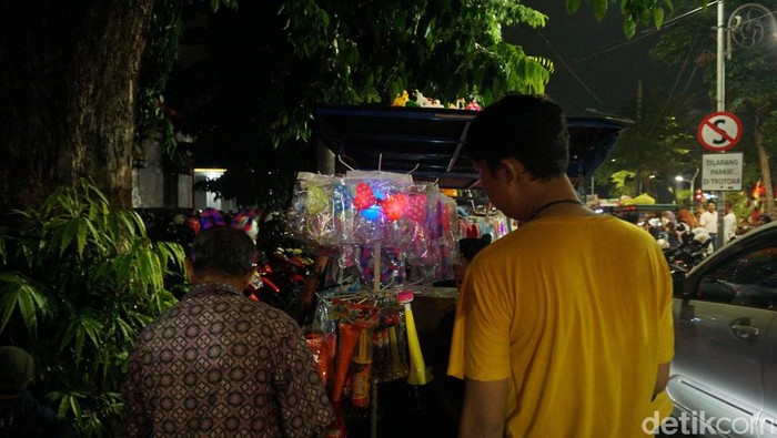 Taman Apsari Surabaya Mulai Dipadati Warga Jelang Pergantian Tahun Taman Apsari Surabaya Mulai Dipadati Warga Jelang Pergantian Tahun