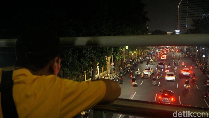 Taman Apsari Surabaya Mulai Dipadati Warga Jelang Pergantian Tahun Taman Apsari Surabaya Mulai Dipadati Warga Jelang Pergantian Tahun
