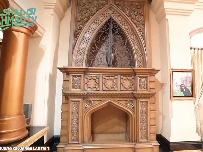 Potret Rumah Orang Tua Alshad Ahmad yang Dijual Rp 300 M, Bak Istana Eropa