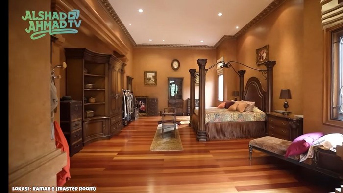 Potret Rumah Orang Tua Alshad Ahmad yang Dijual Rp 300 M, Bak Istana Eropa