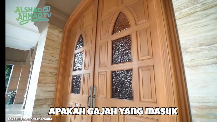 Potret Rumah Orang Tua Alshad Ahmad yang Dijual Rp 300 M, Bak Istana Eropa