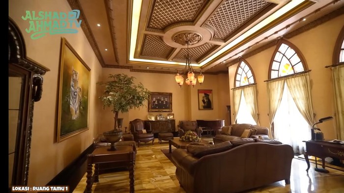 Potret Rumah Orang Tua Alshad Ahmad yang Dijual Rp 300 M, Bak Istana Eropa