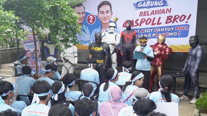Komunitas Cosplay di Jabar Ikut Deklarasikan Dukungan ke Prabowo-Gibran Komunitas Cosplay di Jabar Ikut Deklarasikan Dukungan ke Prabowo-Gibran