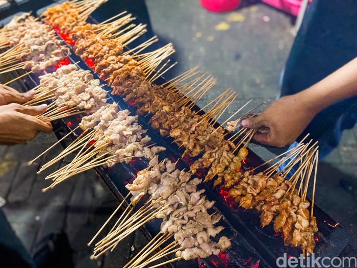 Gurih Pedas Sate Mas Eco yang Hits di Jakarta Selatan
