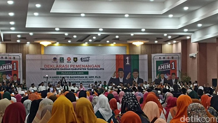 Pimpinan Ponpes dan Kiai se-Tasikmalaya Deklarasi Dukung AMIN di Pilpres Pimpinan Ponpes dan Kiai se-Tasikmalaya Deklarasi Dukung AMIN di Pilpres