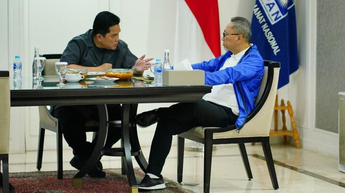 Malam-malam Erick Thohir Sambangi Zulhas, Ada Apa? Malam-malam Erick Thohir Sambangi Zulhas, Ada Apa?