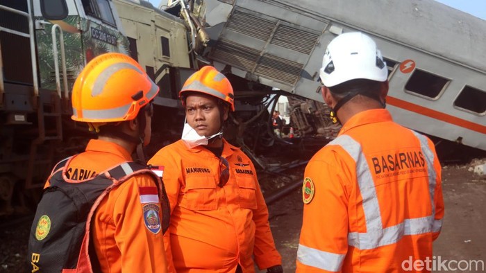 Proses Evakuasi KA Lokal dan Turangga yang Tabrakan di Cicalengka