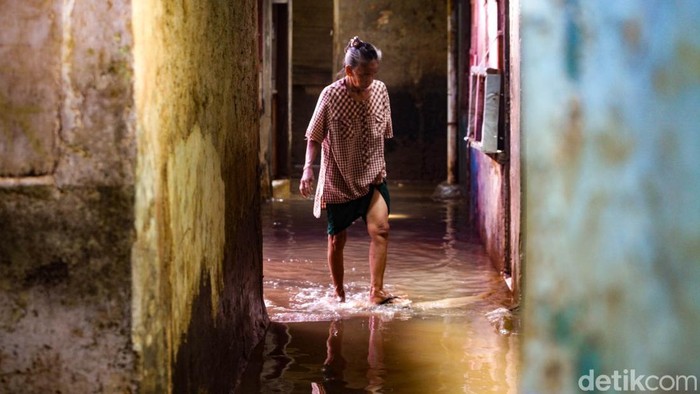 Potret Banjir Kampung Melayu Mulai Surut Siang Ini