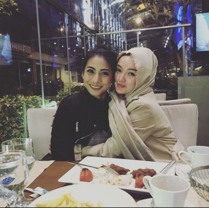 Seru! Siti KDI Makan di Restoran Salt Bae hingga Cicip Durian