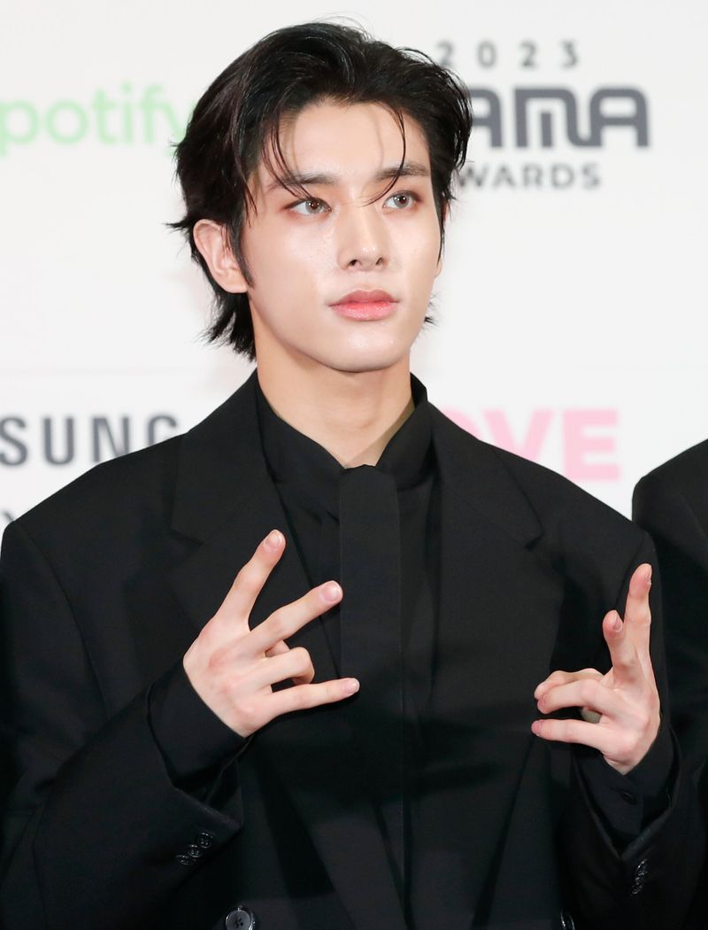 Jake ENHYPEN Minta Maaf Minum Starbucks di Live, Tuai Pujian Fans