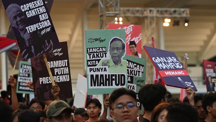 Aksi Pendukung di Debat Ketiga Pilpres 2024