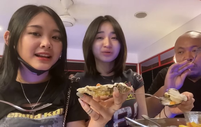 Keseruan Catheez saat Jajan di Angkringan hingga Makan Oyster