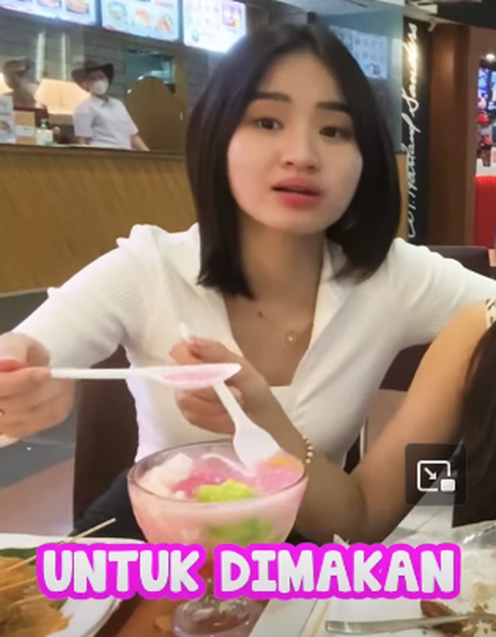 Keseruan Catheez saat Jajan di Angkringan hingga Makan Oyster