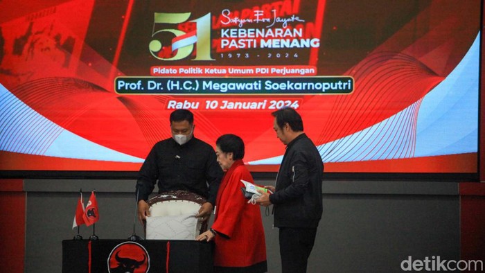 Aksi Sigap Prananda Prabowo Bantu Megawati Aksi Sigap Prananda Prabowo Bantu Megawati