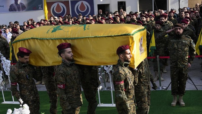 Ribuan Pelayat Iringi Pemakaman Komandan Hizbullah Yang Tewas Diserang