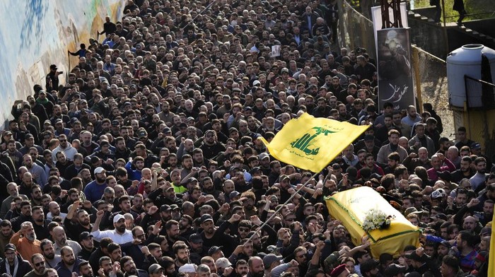 Ribuan Pelayat Iringi Pemakaman Komandan Hizbullah Yang Tewas Diserang