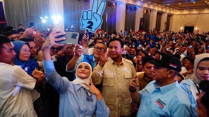Zulhas Optimistis Prabowo-Gibran Menang Telak di Lampung Zulhas Optimistis Prabowo-Gibran Menang Telak di Lampung