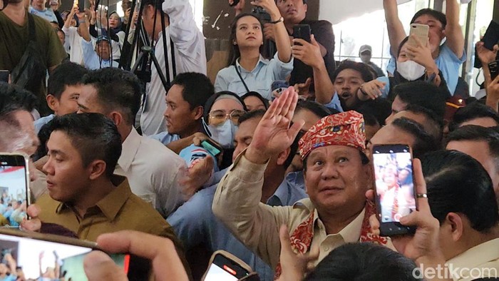 Prabowo Hadiri Konsolidasi Relawan di Bengkulu, Ditemani Raffi Ahmad Prabowo Hadiri Konsolidasi Relawan di Bengkulu, Ditemani Raffi Ahmad