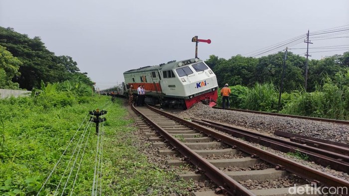 Penampakan KA Pandalungan yang Anjlok di Sidoarjo