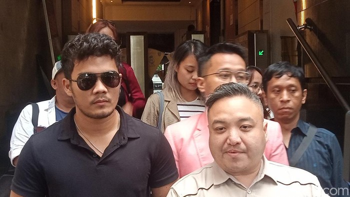 4 Pengakuan Bima Lawan Main Siskaeee di Film Porno Usai Diperiksa 4 Pengakuan Bima Lawan Main Siskaeee di Film Porno Usai Diperiksa