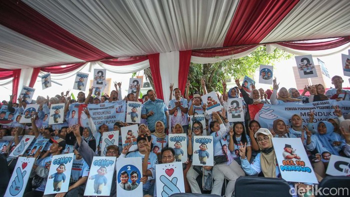 Bawa Poster Gemoy, Perperan Deklarasi ke Prabowo-Gibran