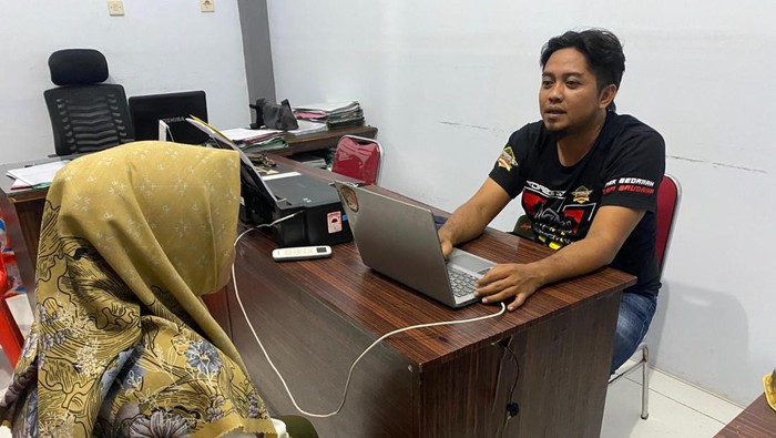 Sosok Wanita Berkerudung Pembunuh Sadis Ibu Muda di Sampang Sosok Wanita Berkerudung Pembunuh Sadis Ibu Muda di Sampang