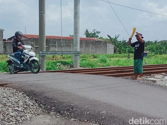 Cerita Penjaga Perlintasan Lokasi Laka Maut KA Gaya Baru Vs Agya di ... Cerita Penjaga Perlintasan Lokasi Laka Maut KA Gaya Baru Vs Agya di ...