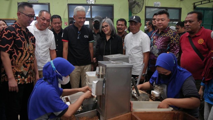 Ganjar Temui Buruh Perempuan di Kendal