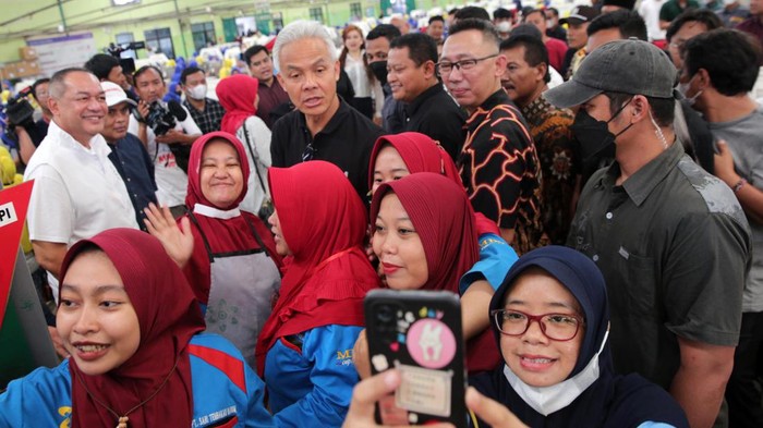Ganjar Temui Buruh Perempuan di Kendal