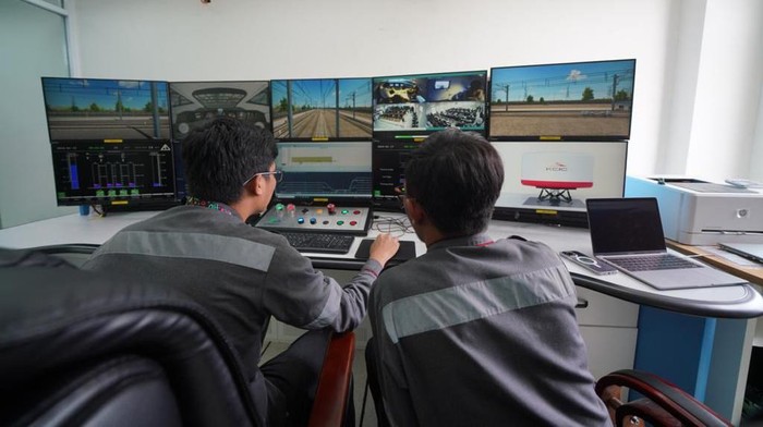 Intip Momen 72 Masinis Latihan Jadi Operator Kereta Cepat Whoosh
