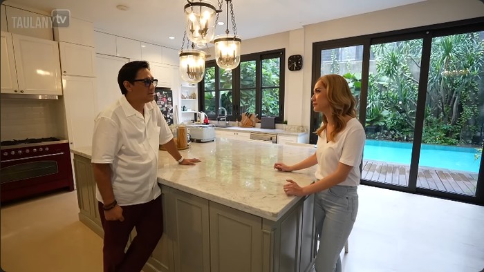 Tampilan Dapur 'American Style' di Rumah Baru BCL yang Mewah