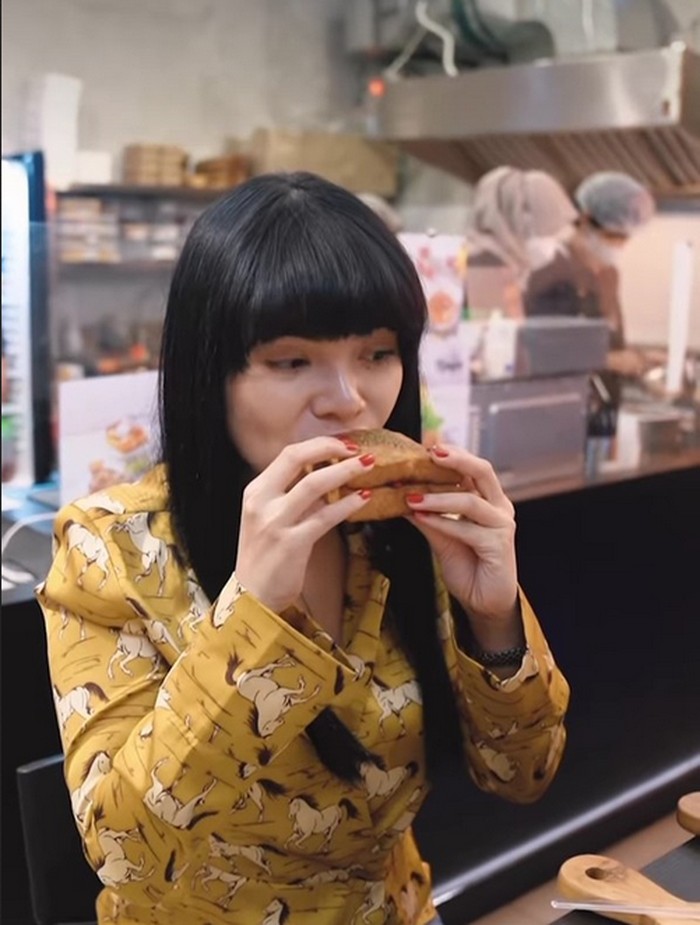 Dinar Candy Ternyata Jago Menumis Sayur Genjer dan Tauge