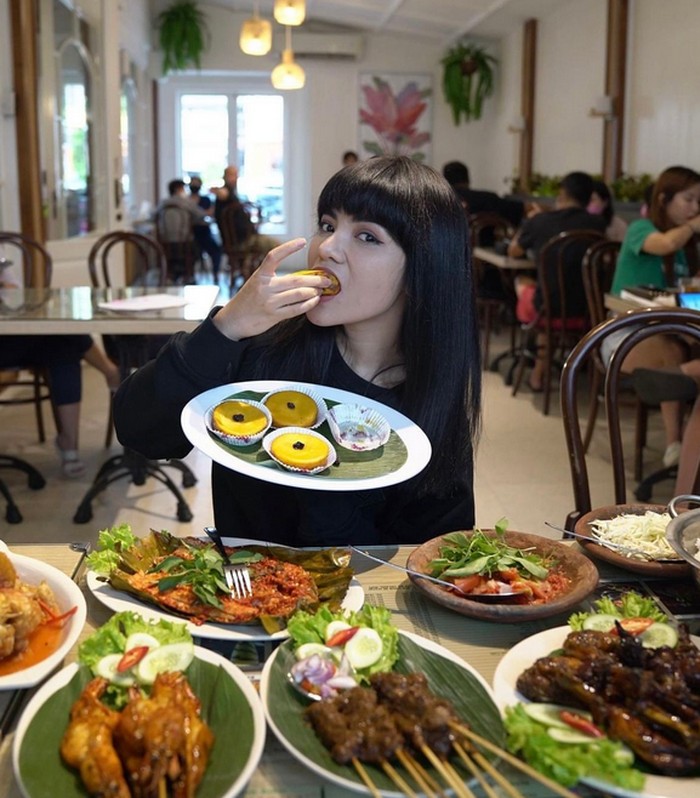 Dinar Candy Ternyata Jago Menumis Sayur Genjer dan Tauge