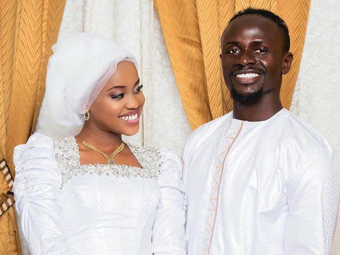 Viral Foto Sadio Mane Bersama Istri dan Anak Setelah Menang Piala ...