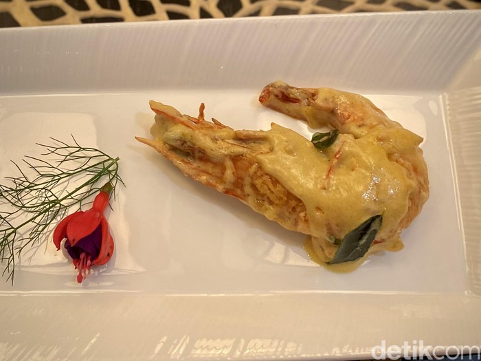Sambut Tahun Naga Kayu, Restoran Ini Sediakan Salmon Yu Sheng