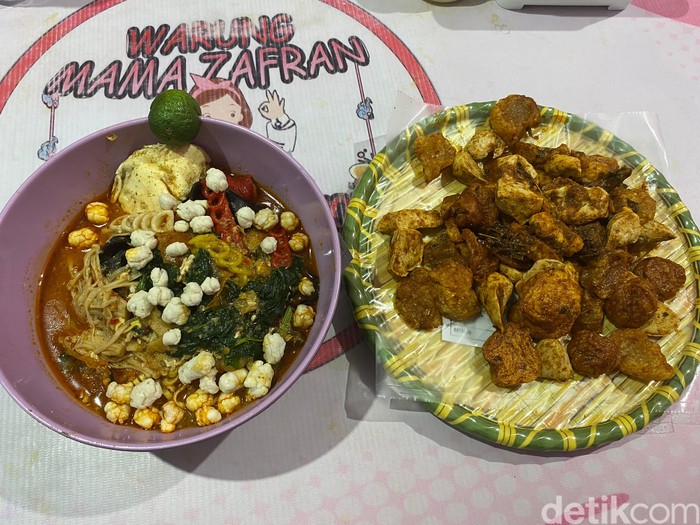 Seuhah! Seblak Mama Zafran yang Mlekoh Bumbunya di Cakung