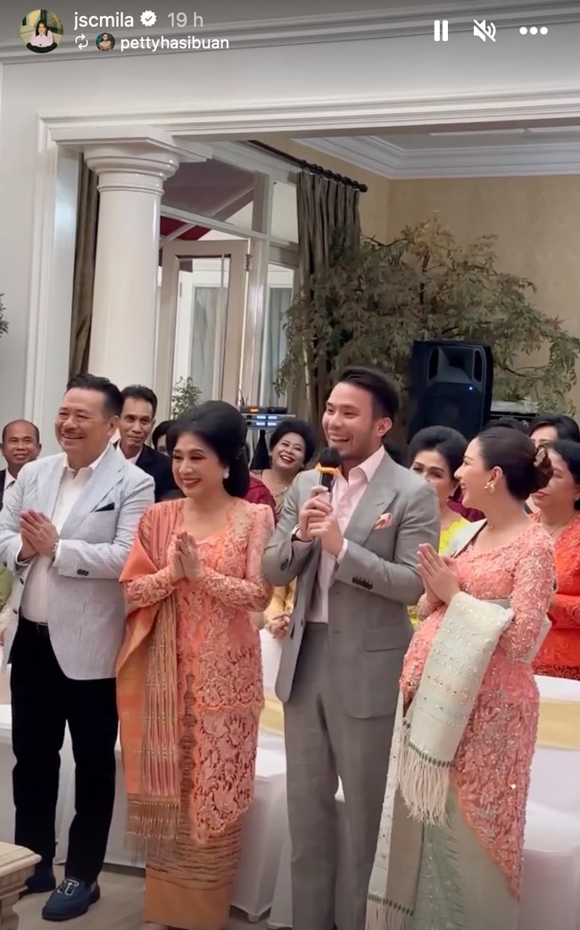 8 Foto Gaya Jessica Mila di Upacara Mambosuri, 7 Bulanan Adat Batak