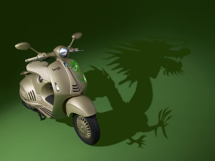 Sambut Tahun Naga, Vespa Luncurkan 946 Dragon Edisi Terbatas Sambut Tahun Naga, Vespa Luncurkan 946 Dragon Edisi Terbatas