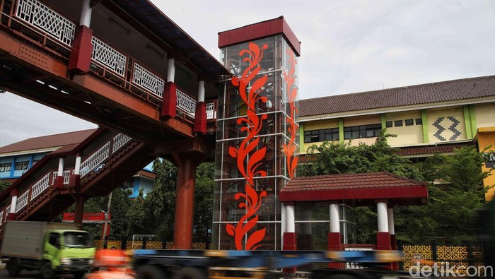 Potret JPO Marunda yang Instagrammable Banget