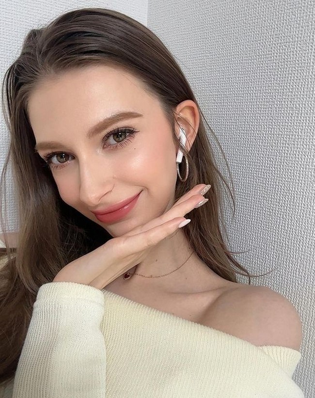 7 Potret Karolina Shiino, Wanita Ukraina yang Jadi Pemenang Miss Jepang ...