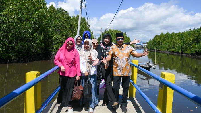 Fadel Muhammad Dorong Pengembangan Desa Wisata di Torosiaje Gorontalo Fadel Muhammad Dorong Pengembangan Desa Wisata di Torosiaje Gorontalo