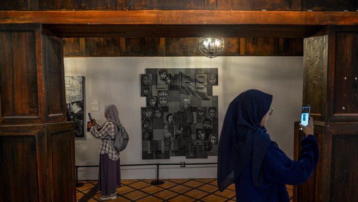 Melihat Pameran Karya Seni Monokromatik di Bandung