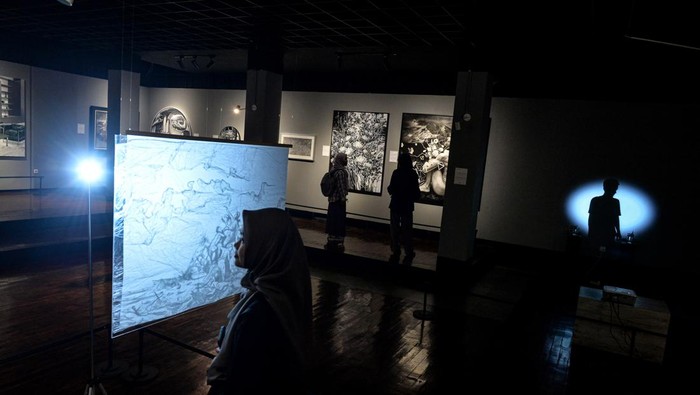 Melihat Pameran Karya Seni Monokromatik di Bandung